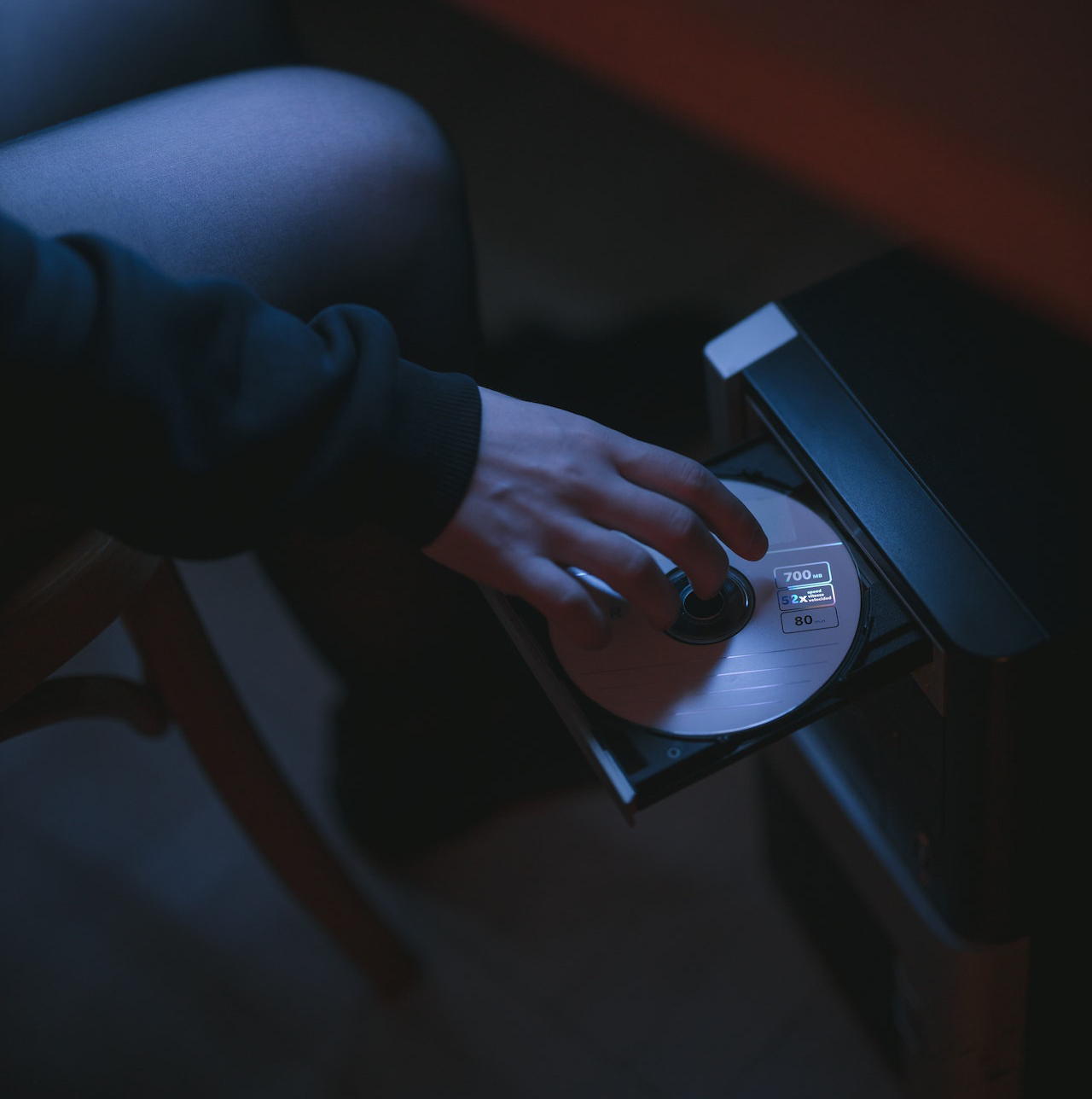 Learn How to Burn Files onto DVDs and also Discover the Best DVD Burner Devices : Riviera Publishing